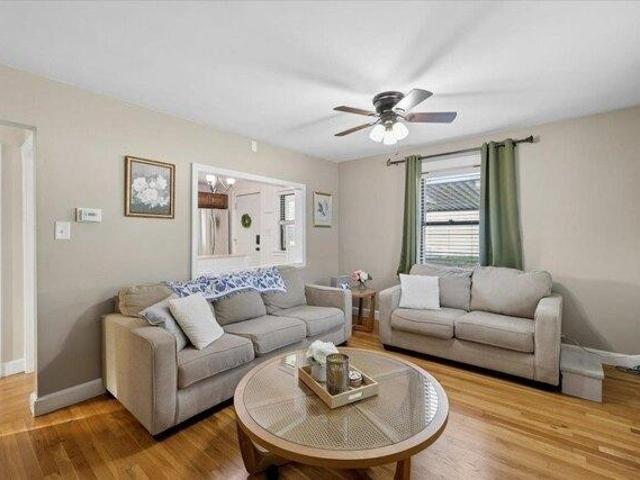 house with 4 bedroom, Manchester NH ES104761494