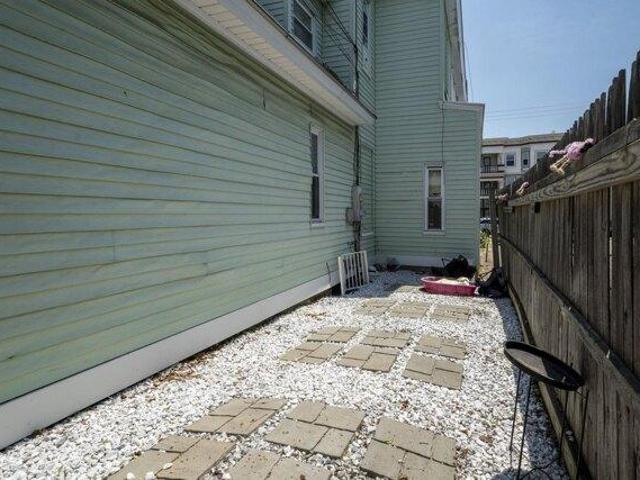 house with 4 bedroom, Manchester NH ES104834417