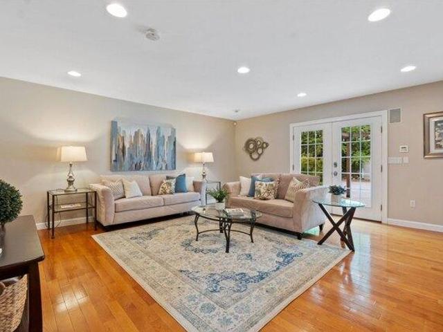 house with 4 bedroom, Manchester NH ES103966422