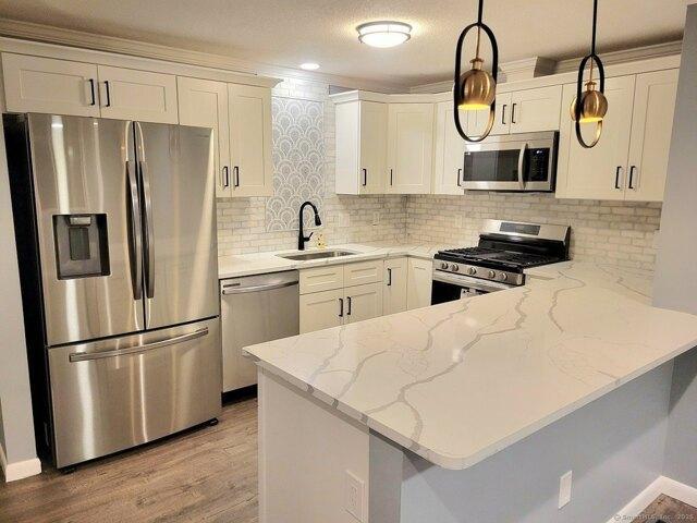 house with 4 bedroom, Manchester CT DLS101782203
