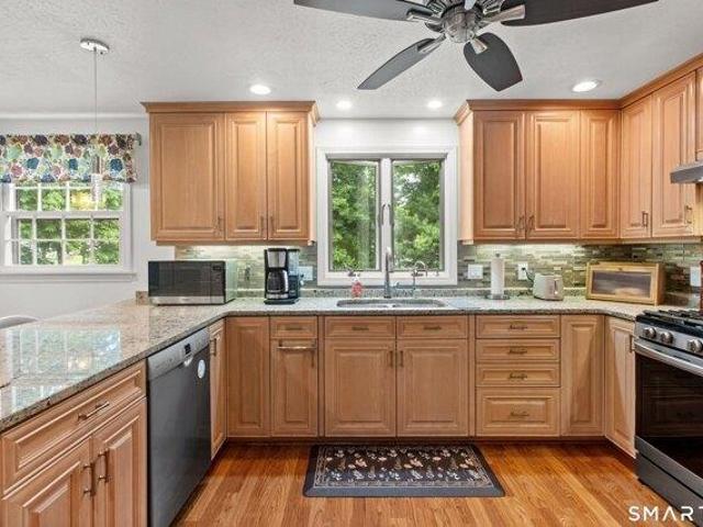 house with 4 bedroom, Manchester CT DS103162955