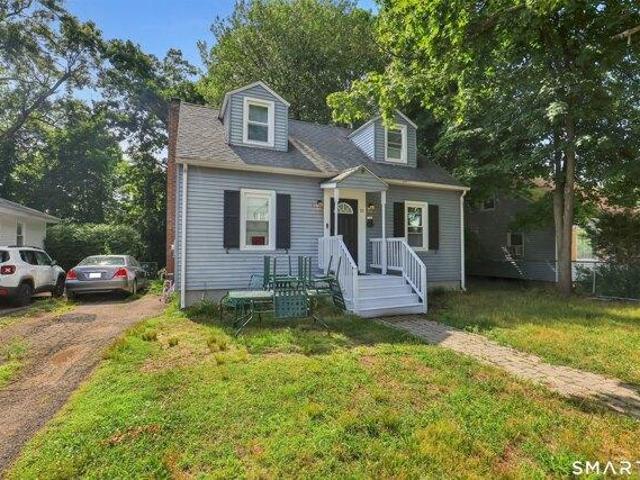 house with 4 bedroom, Manchester CT ES104189284