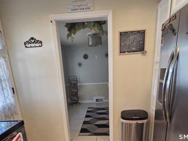 house with 4 bedroom, Manchester CT ES104441142
