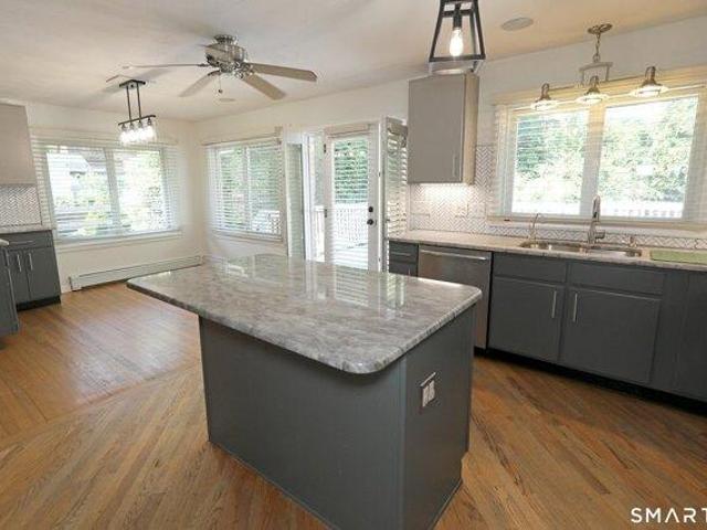 house with 4 bedroom, Manchester CT ES104807574