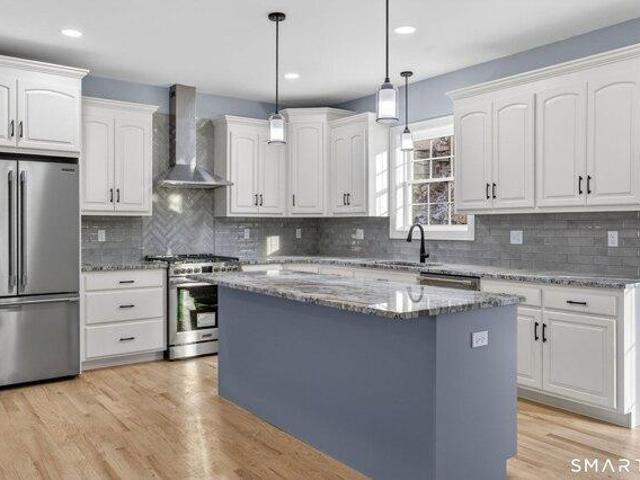 house with 4 bedroom, Manchester CT ES104849068