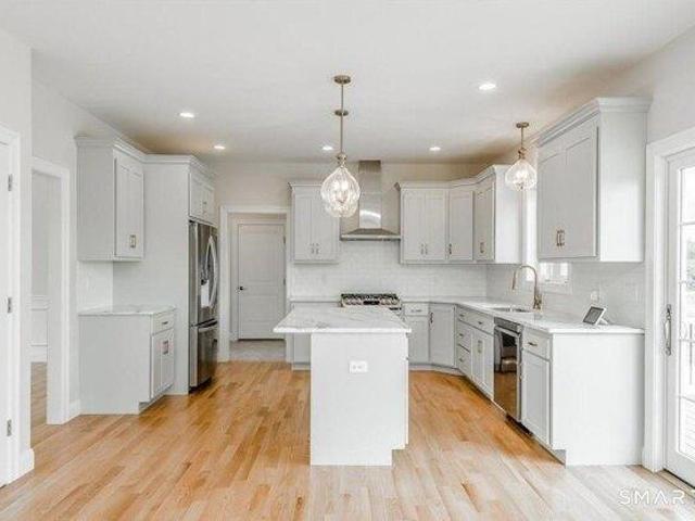 house with 4 bedroom, Manchester CT ES104853516