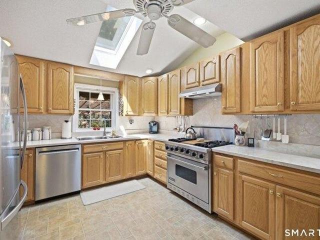 house with 4 bedroom, Manchester CT ES105123978