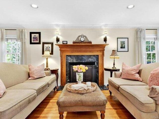 house with 4 bedroom, Manhasset NY ES105203581