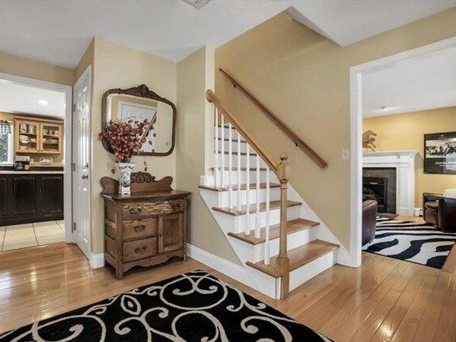 house with 4 bedroom, Mansfield MA ES102860359