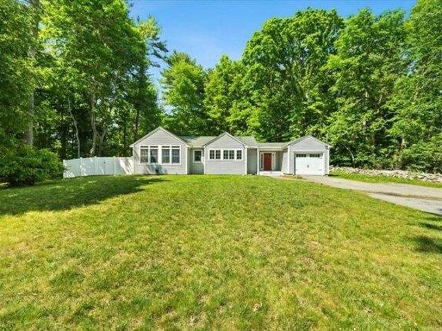 house with 4 bedroom, Mansfield MA ES103885900