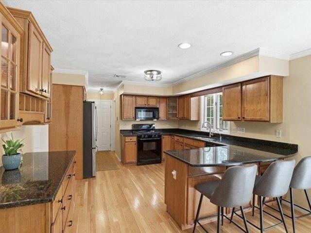 house with 4 bedroom, Mansfield MA ES103968352