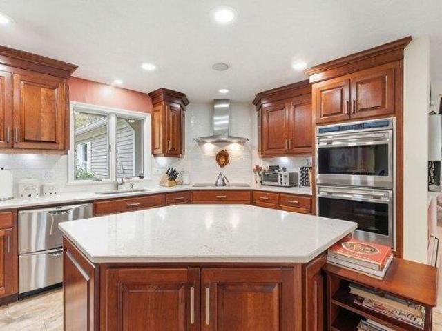 house with 4 bedroom, Mansfield MA ES103186136