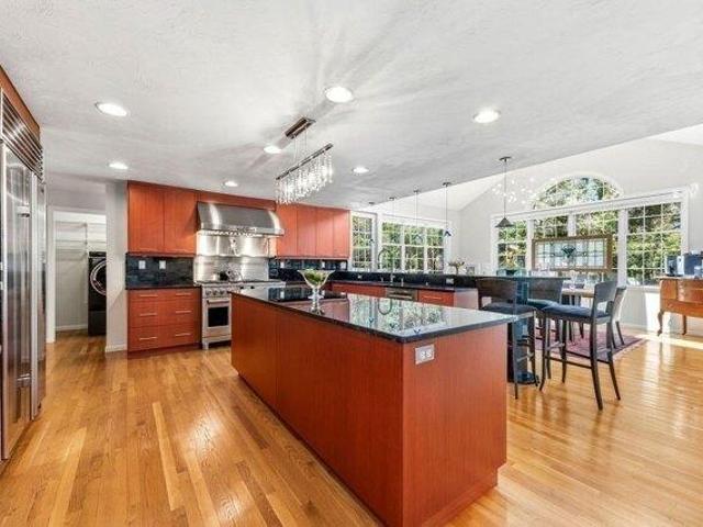 house with 4 bedroom, Mansfield MA ES103220560