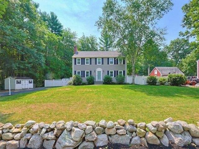 house with 4 bedroom, Mansfield MA ES104188501