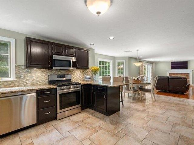 house with 4 bedroom, Mansfield MA ES105081524