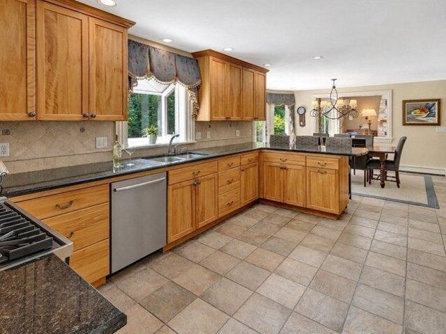 house with 4 bedroom, Mansfield MA ES105207474