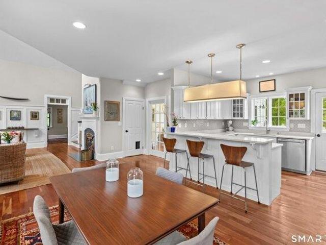 house with 4 bedroom, Madison CT ES104791435
