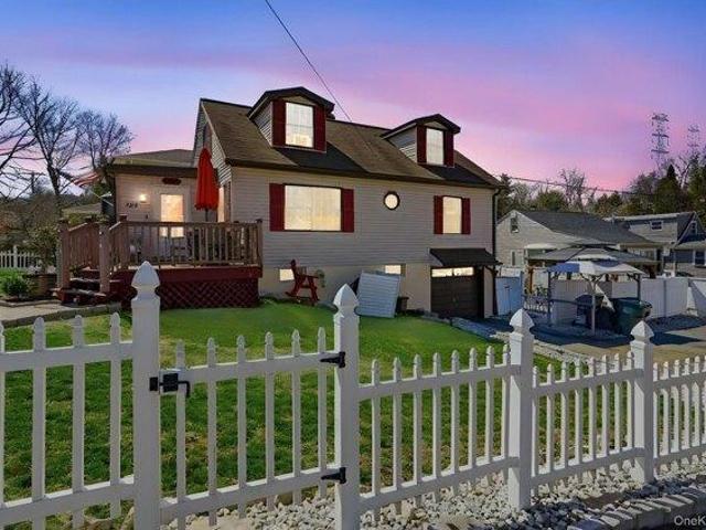 house with 4 bedroom, Mahopac NY ES105205540