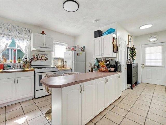 house with 4 bedroom, Malden MA ES102961177