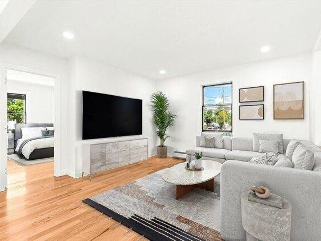 house with 4 bedroom, Malden MA ES103188099