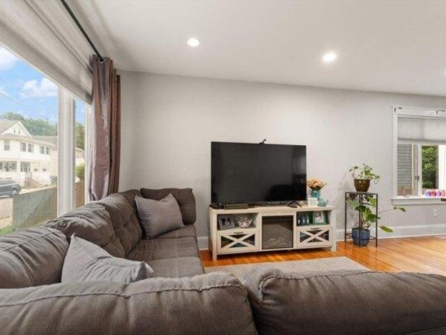 house with 4 bedroom, Malden MA ES104791204