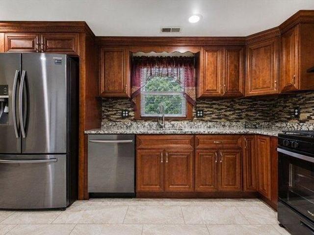 house with 4 bedroom, Malden MA ES105117295