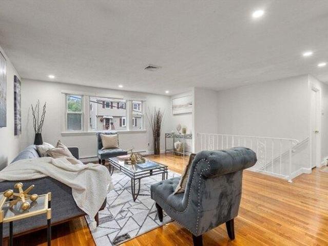 house with 4 bedroom, Malden MA ES105160140