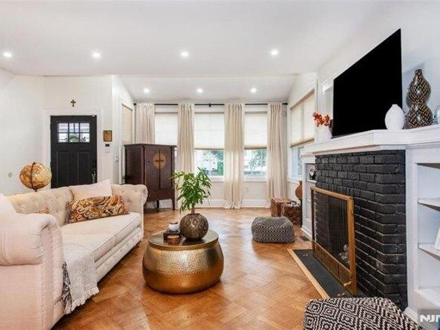 house with 4 bedroom, Maplewood NJ ES104542414