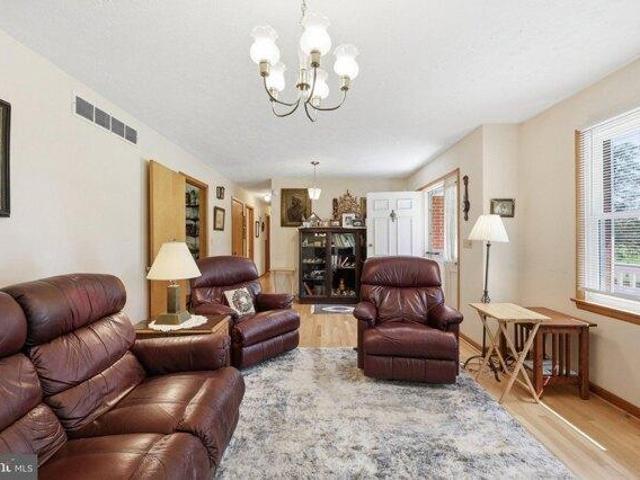 house with 4 bedroom, Martinsburg WV ES103601417