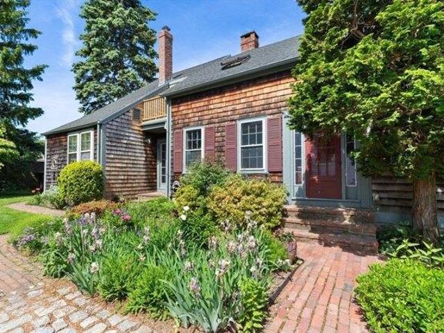 house with 4 bedroom, Marblehead MA ES104044126