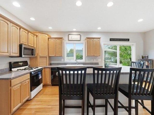 house with 4 bedroom, Marlborough MA DLS102962125