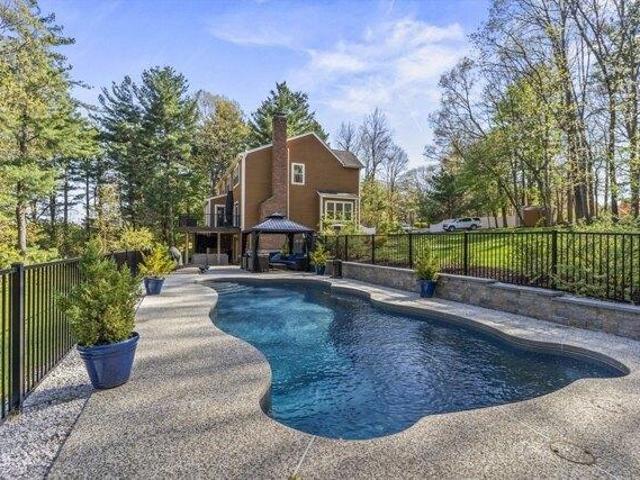 house with 4 bedroom, Marlborough MA ES102922143