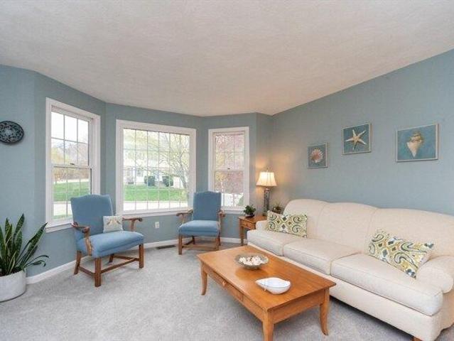 house with 4 bedroom, Marlborough MA ES104043342