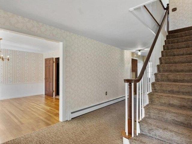 house with 4 bedroom, Marlborough MA ES104044323