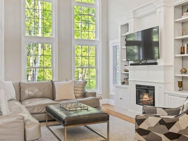 house with 4 bedroom, Marlborough MA ES104044983