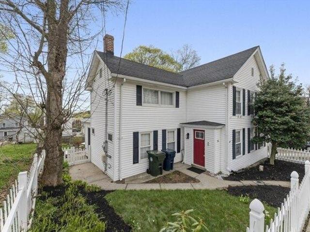 house with 4 bedroom, Marlborough MA ES104921514