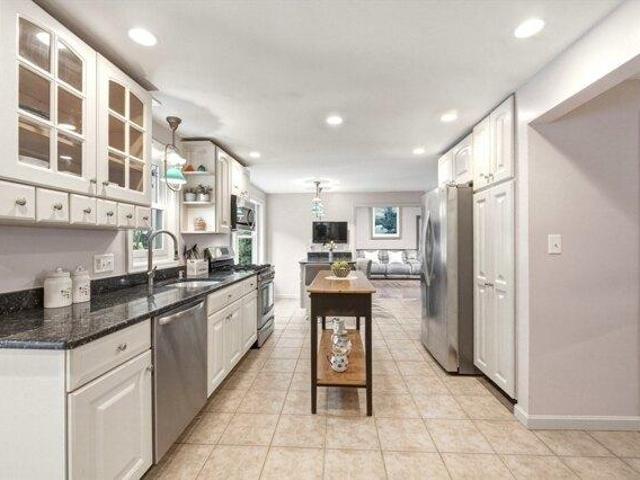 house with 4 bedroom, Marlborough MA ES105058883