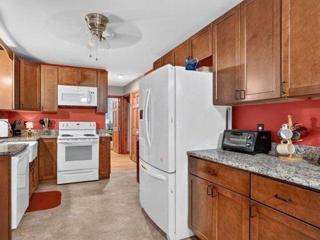 house with 4 bedroom, Marlborough MA ES105080722