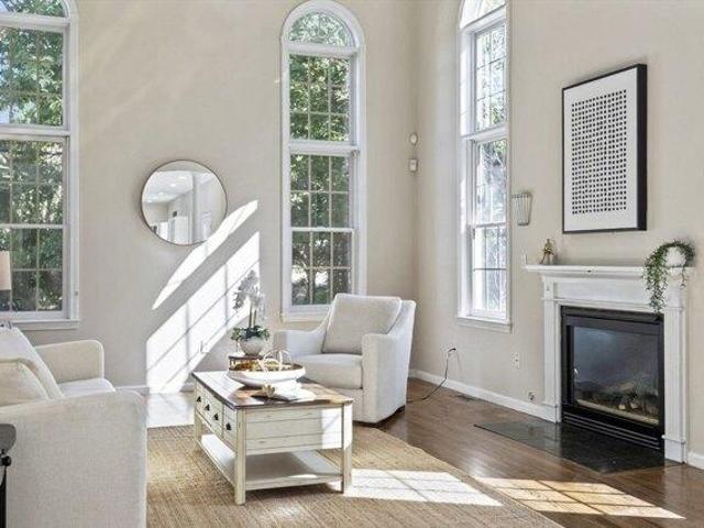 house with 4 bedroom, Marlborough MA ES105082695