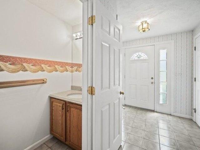 house with 4 bedroom, Marlborough MA ES105159980