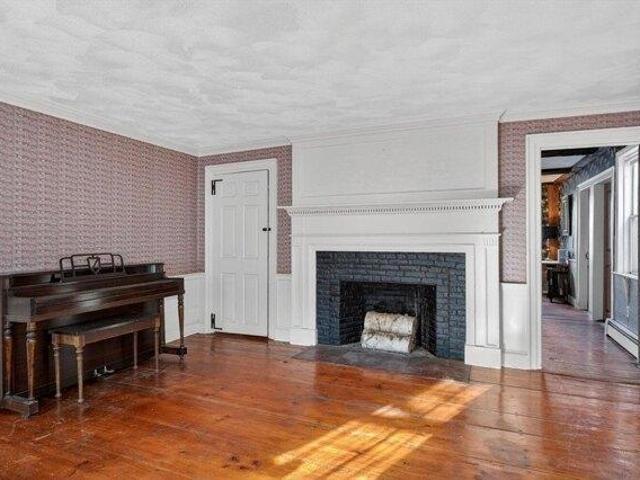 house with 4 bedroom, Marlborough MA ES105113861