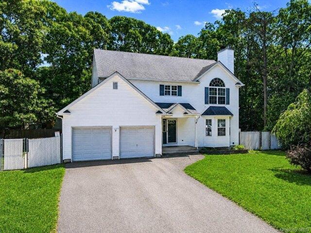 house with 4 bedroom, Mastic NY ES104921983
