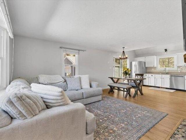 house with 4 bedroom, Mashpee MA DLS102119484
