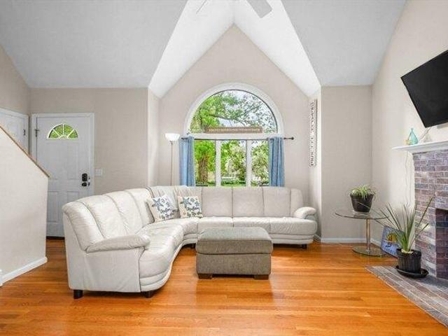 house with 4 bedroom, Mashpee MA DLS102960131