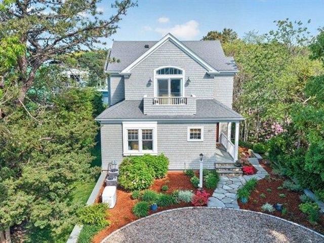 house with 4 bedroom, Mashpee MA DS104150564
