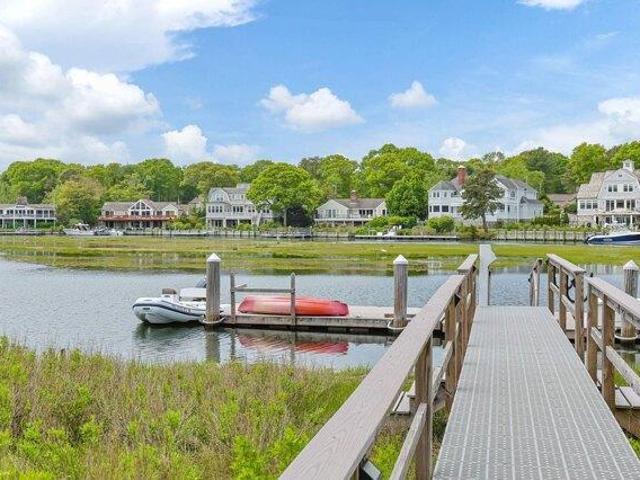house with 4 bedroom, Mashpee MA DS104296991