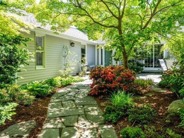 house with 4 bedroom, Mashpee MA DS104329516