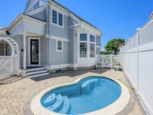 house with 4 bedroom, Mashpee MA DS104407576