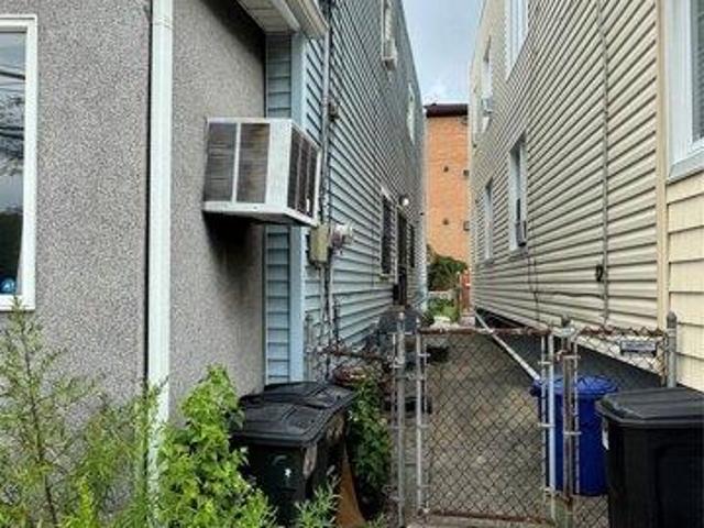 house with 4 bedroom, Maspeth NY ES105204719