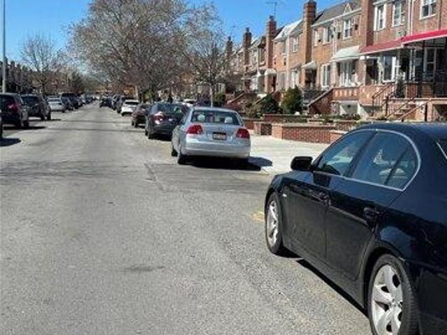 house with 4 bedroom, Maspeth NY ES103600819